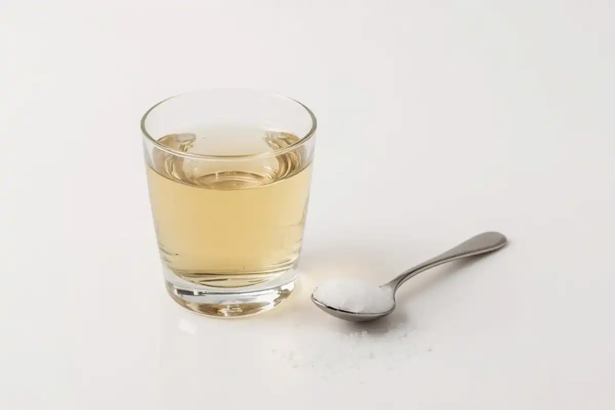 Por Que o Gargarejo com Água Morna e Sal Realmente Funciona Para Dor de ...